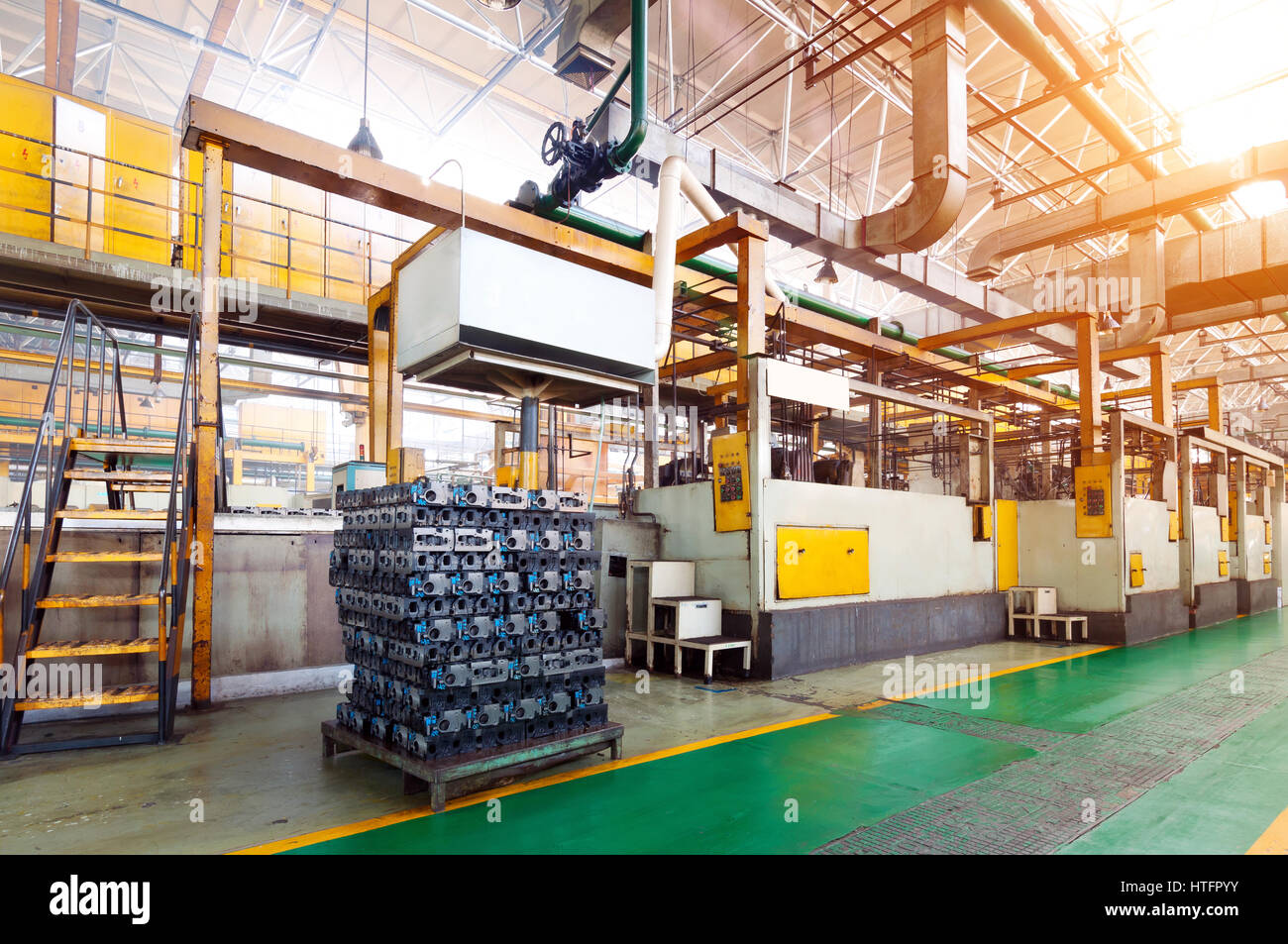 Production of automobile engine plant Stock Photo - Alamy