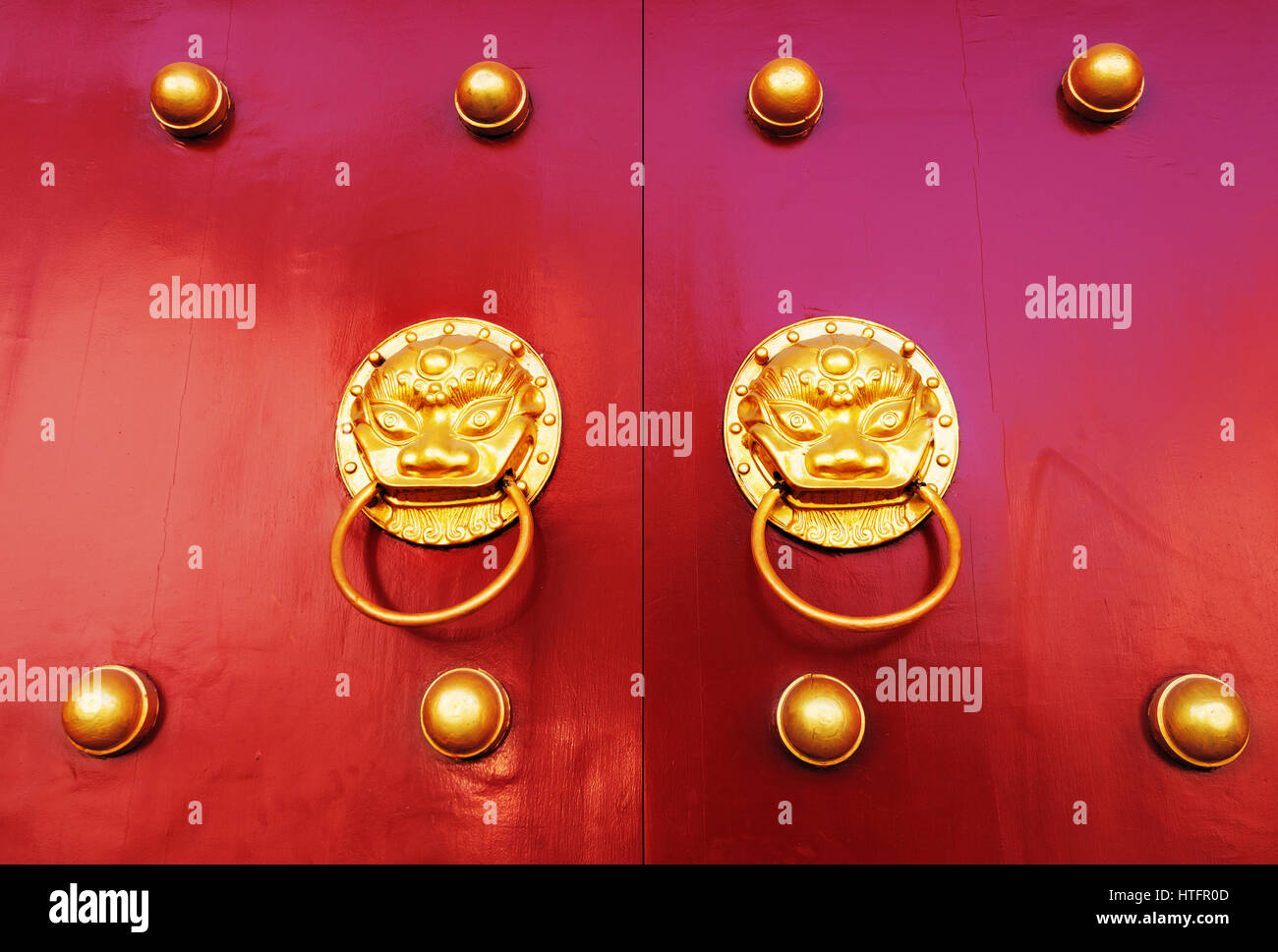 Chinese red gate doors with lion door knob, Forbidden City , Beijing ...