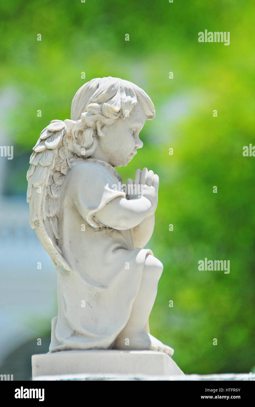 Angel pray pose sculpture Stock Photo - Alamy
