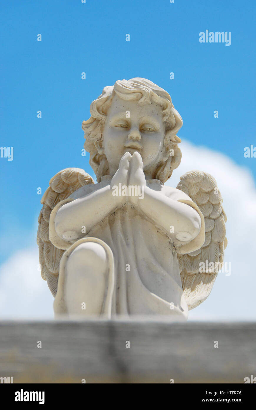 Angel pray pose sculpture Stock Photo - Alamy