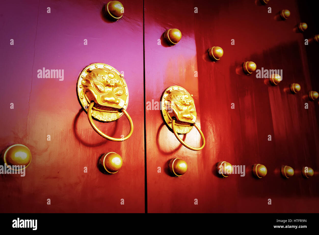 Ancient Chinese style red door Stock Photo - Alamy