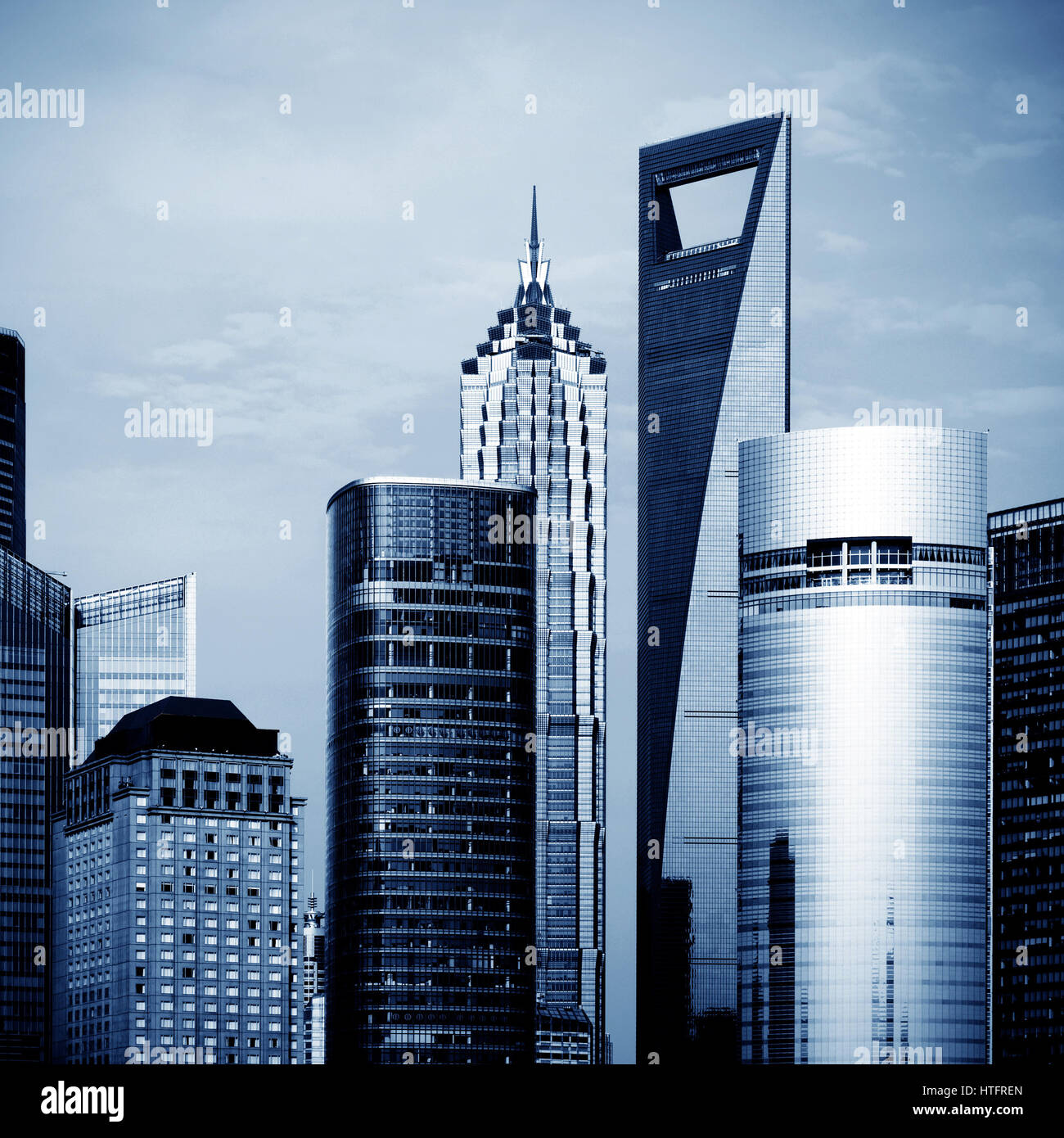 Modern office building in shanghai hi-res stock photography and images ...