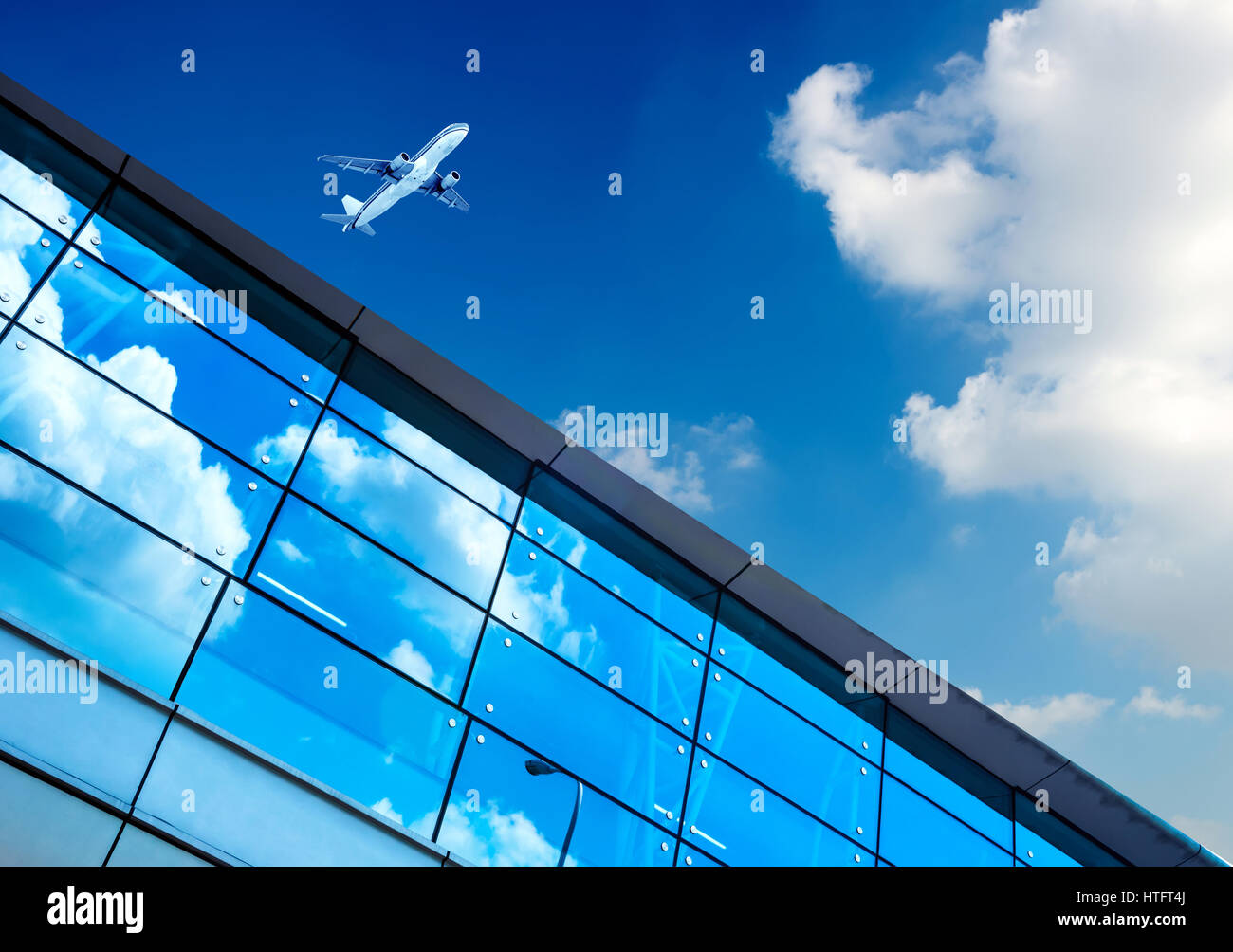 Glass curtain wall aircraft hi-res stock photography and images - Alamy