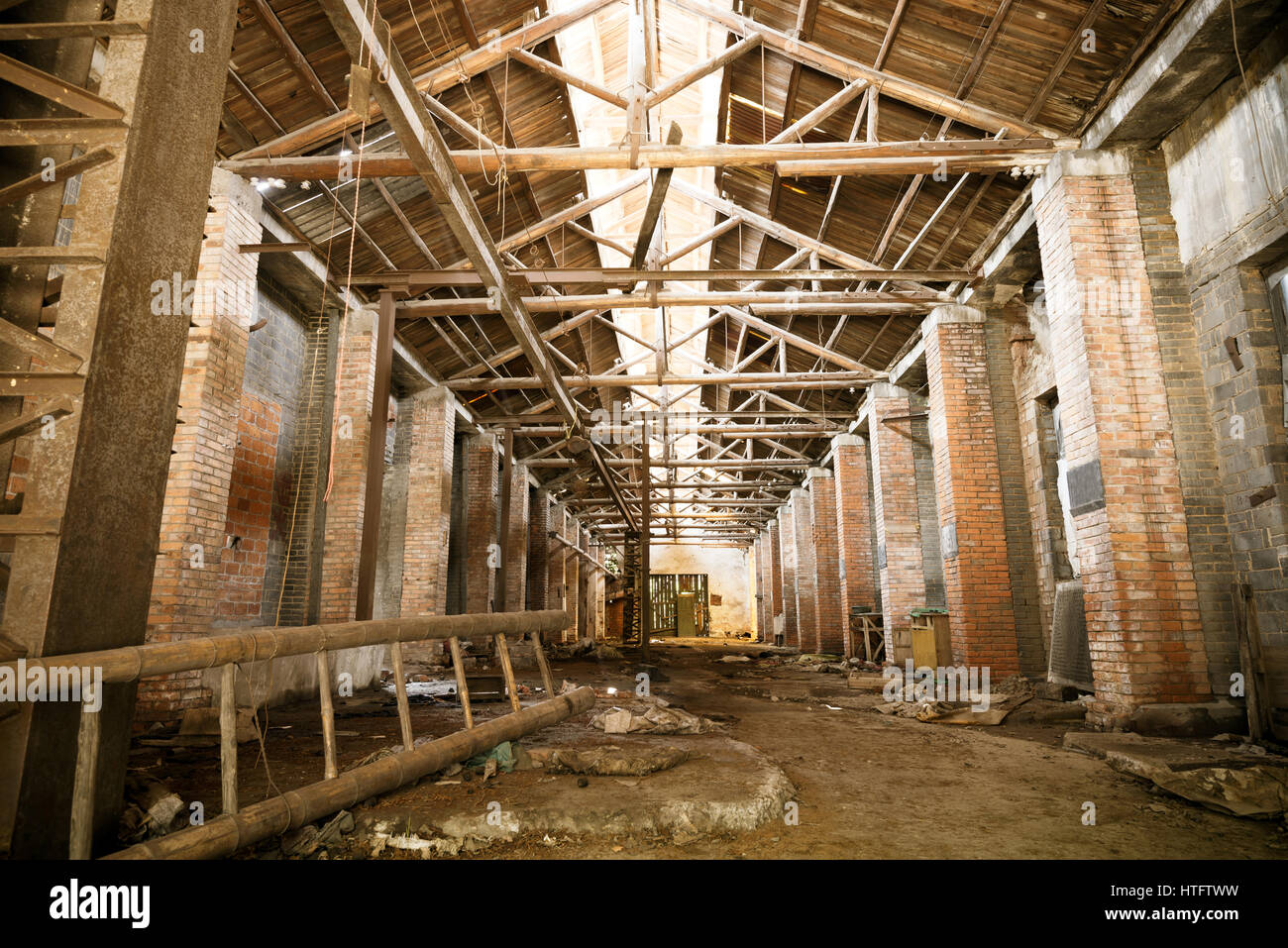 Abandoned rusty factory interior Stock Photo - Alamy