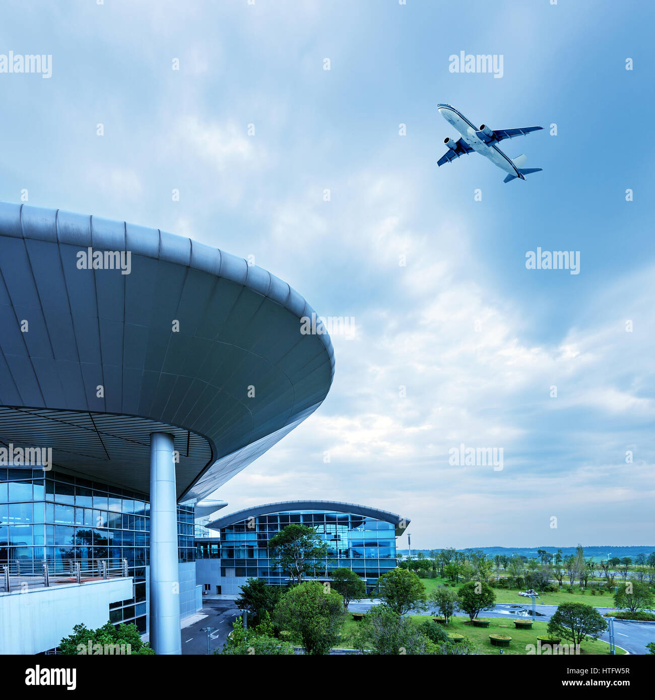 Shanghai Pudong Airport Terminal and aircraft Stock Photo - Alamy