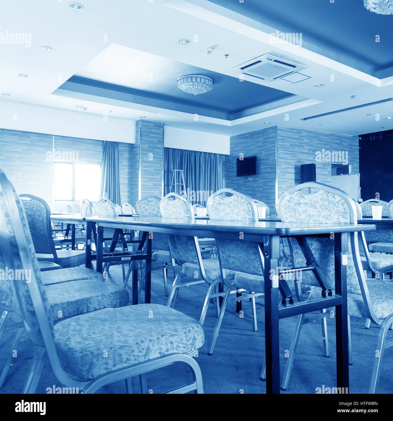 Conference room tables and chairs Stock Photo - Alamy