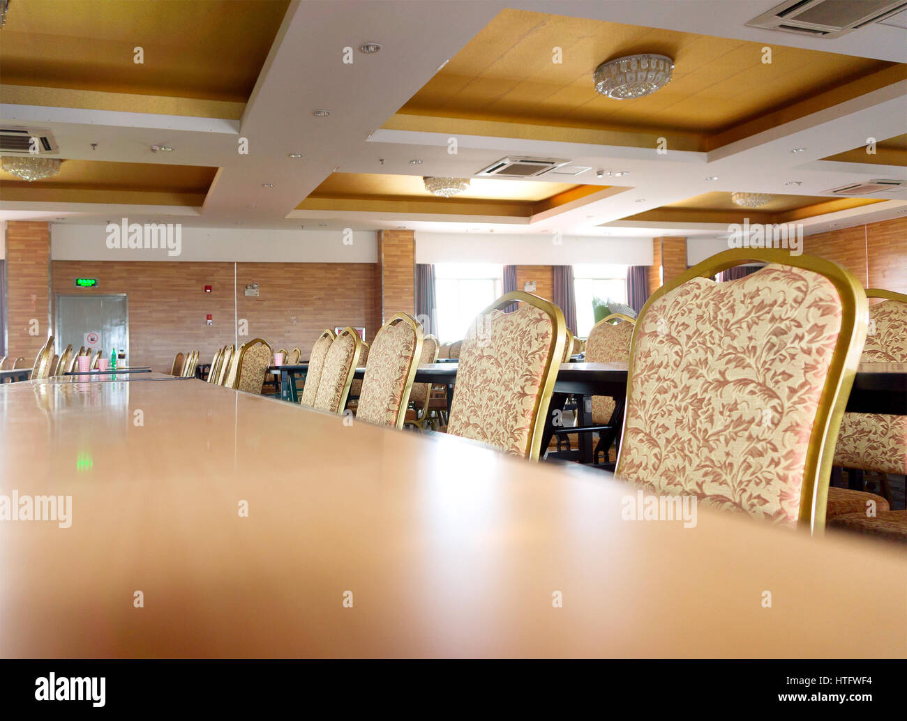 Conference room tables and chairs Stock Photo - Alamy