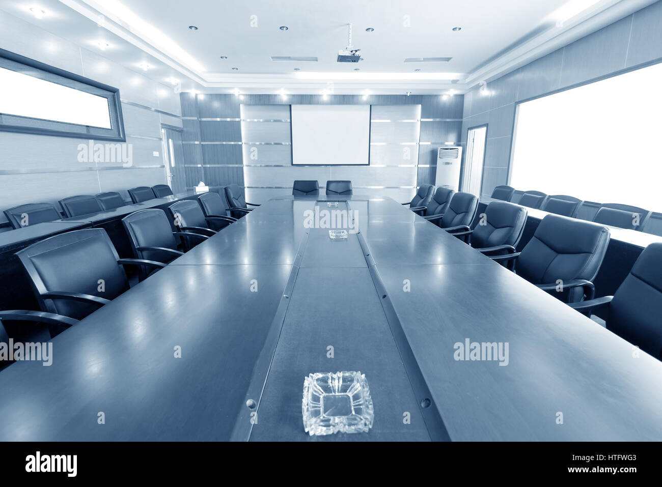 Conference room tables and chairs Stock Photo - Alamy
