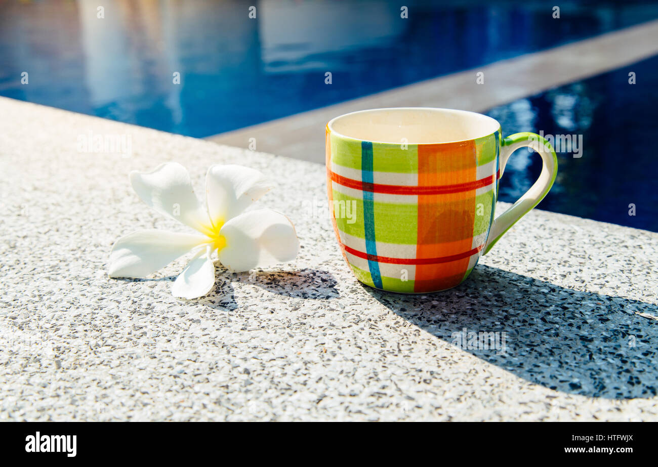 Edge swimming pool table hi-res stock photography and images - Alamy
