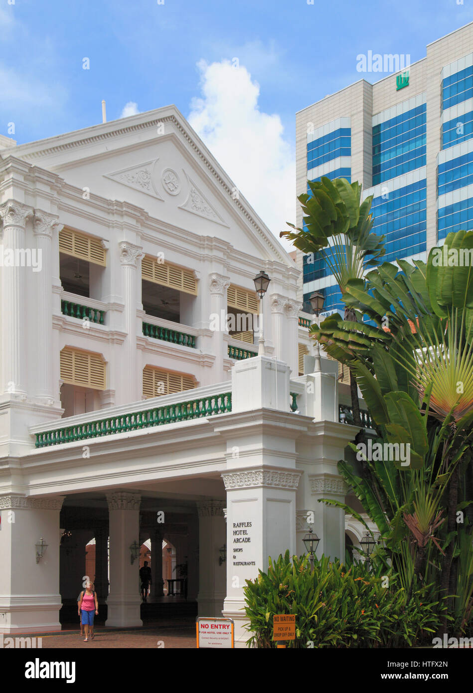 Singapore, Raffles Hotel Arcade Stock Photo - Alamy