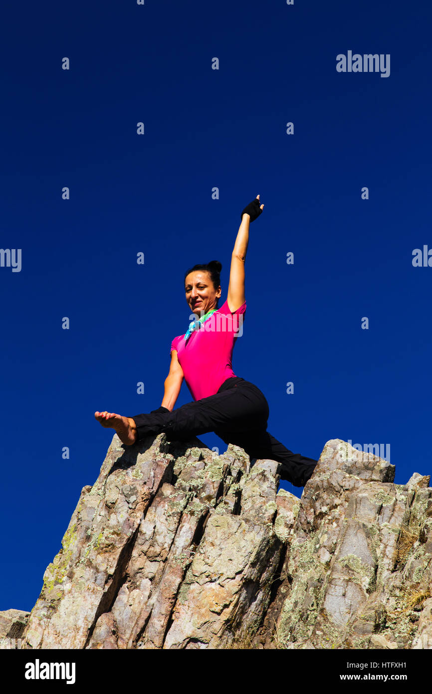 Young female gymnast in splits hi-res stock photography and images - Alamy