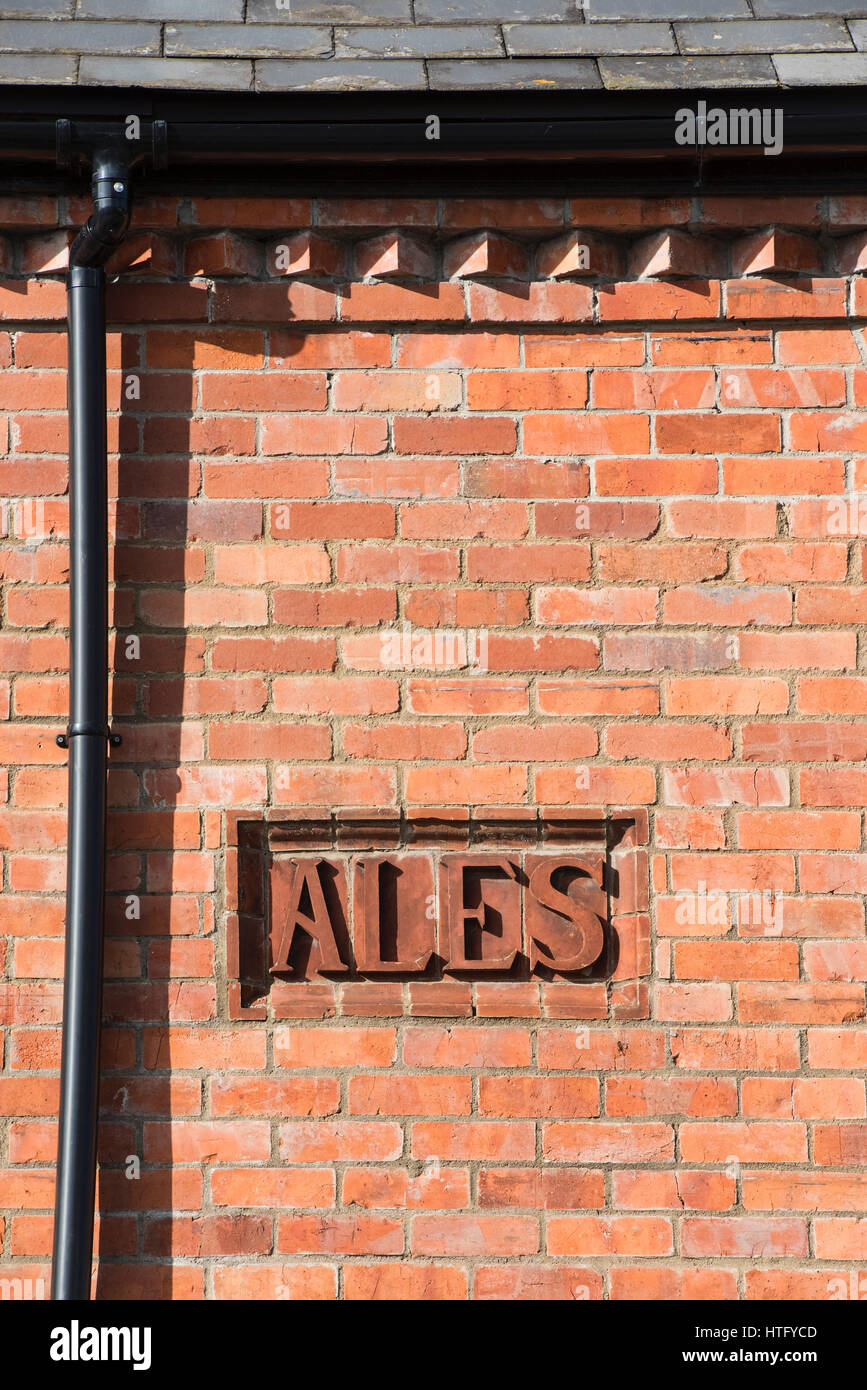 Old english brickwork hi-res stock photography and images - Alamy