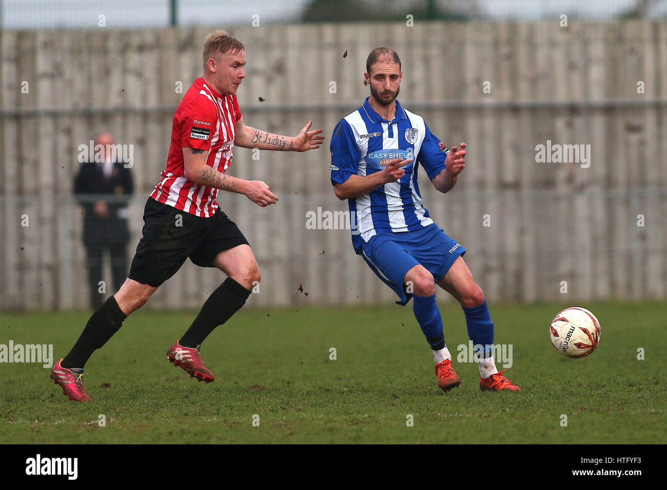 Teddy Nesbitt of Hornchurch and Gareth Price of Ware during Ware vs AFC ...