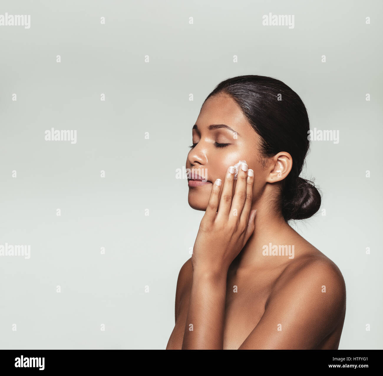 Female body model side view hi-res stock photography and images - Alamy