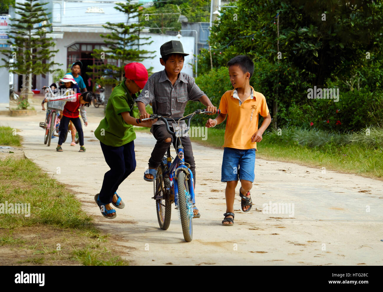 Unsafe bike path hi-res stock photography and images - Alamy