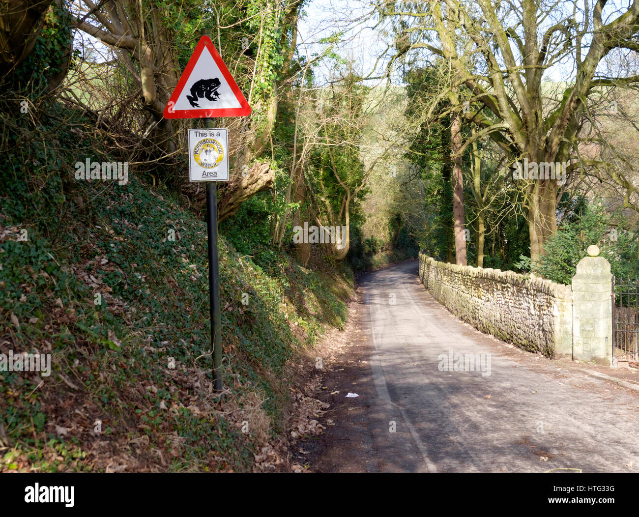 Migratory amphibian road signs, Charlcombe Land in Bath is closed in ...