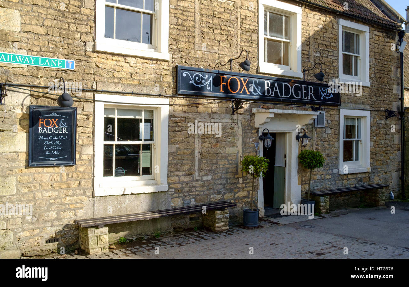 Pub near bath hi-res stock photography and images - Alamy