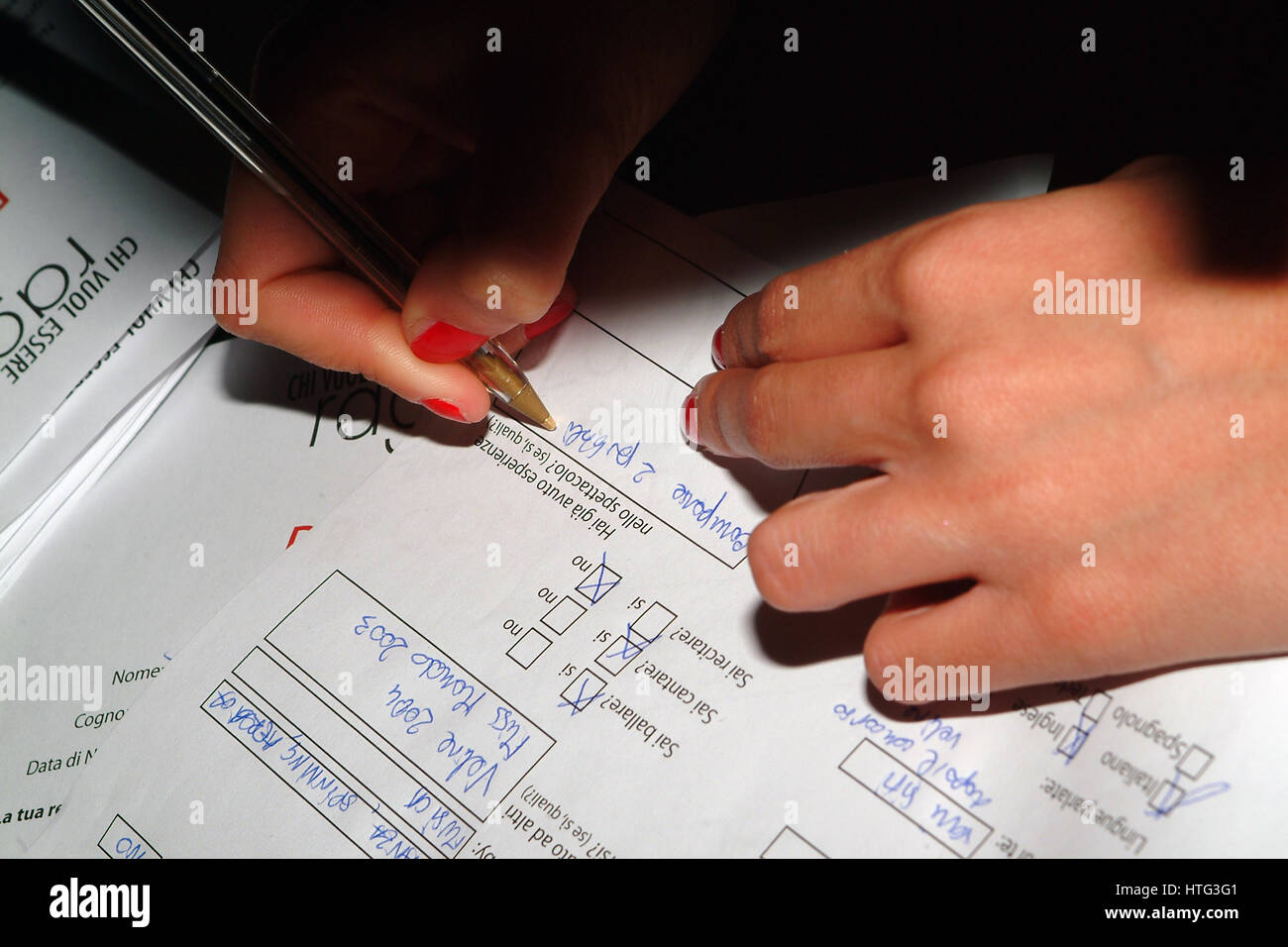 Woman signing paper document or fill out form Stock Photo - Alamy