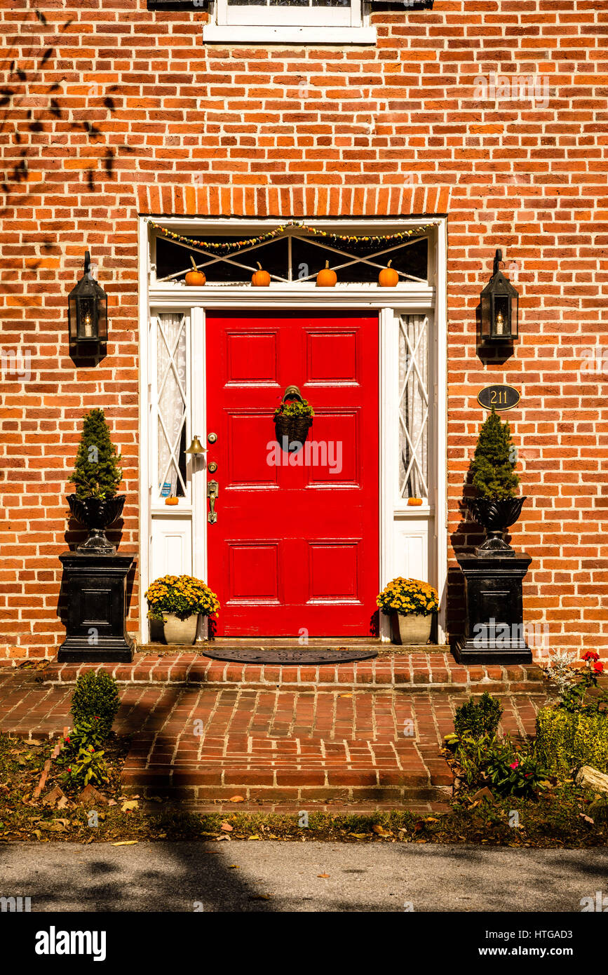 L shaped building hi-res stock photography and images - Alamy