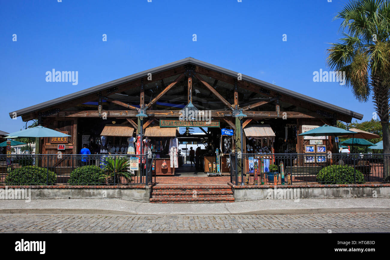 Tourist shopping center in downtown Savannah, Georgia (River Street ...