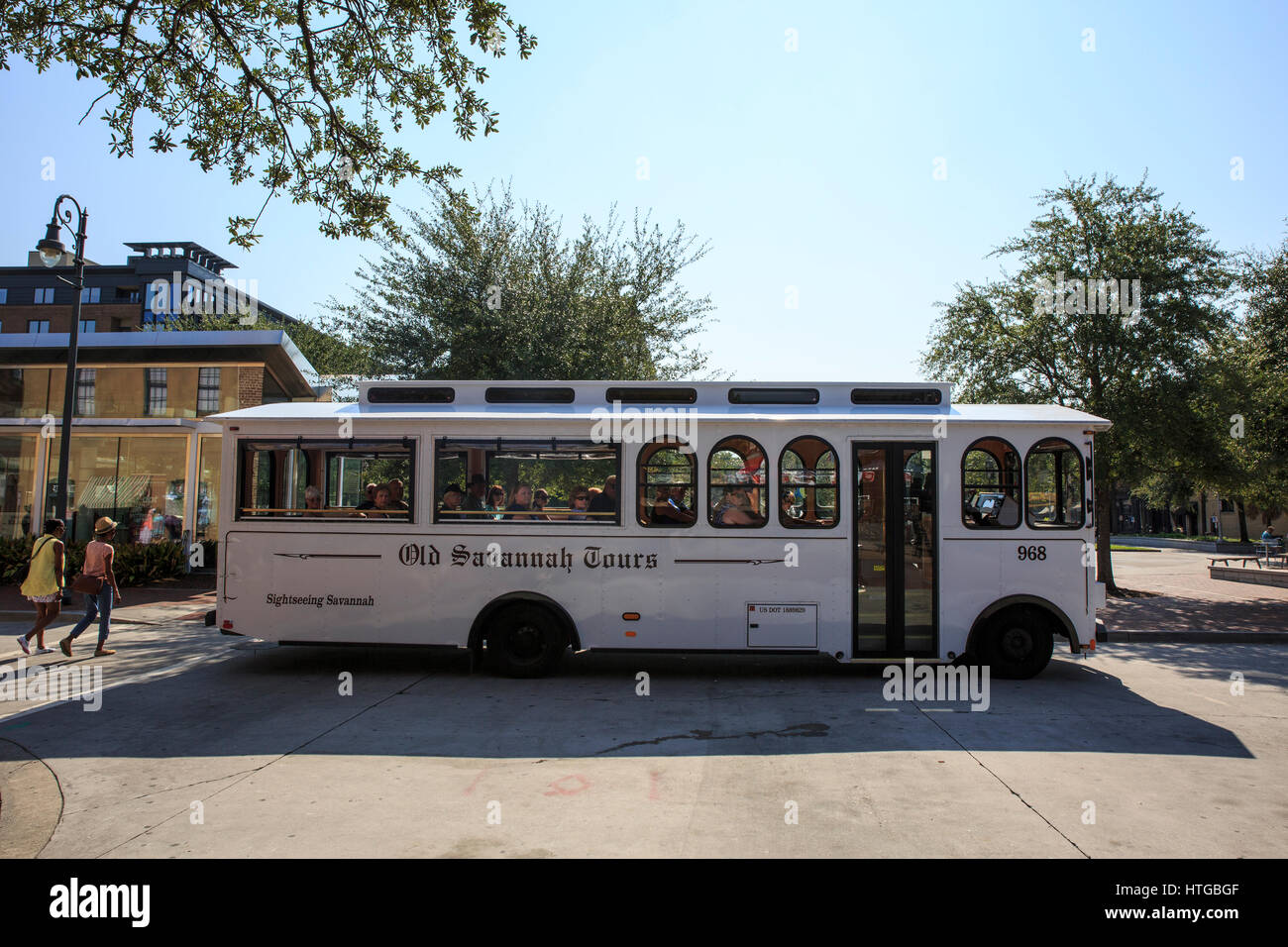 Tourism bus in the downtown historic district of Savannah Stock Photo ...