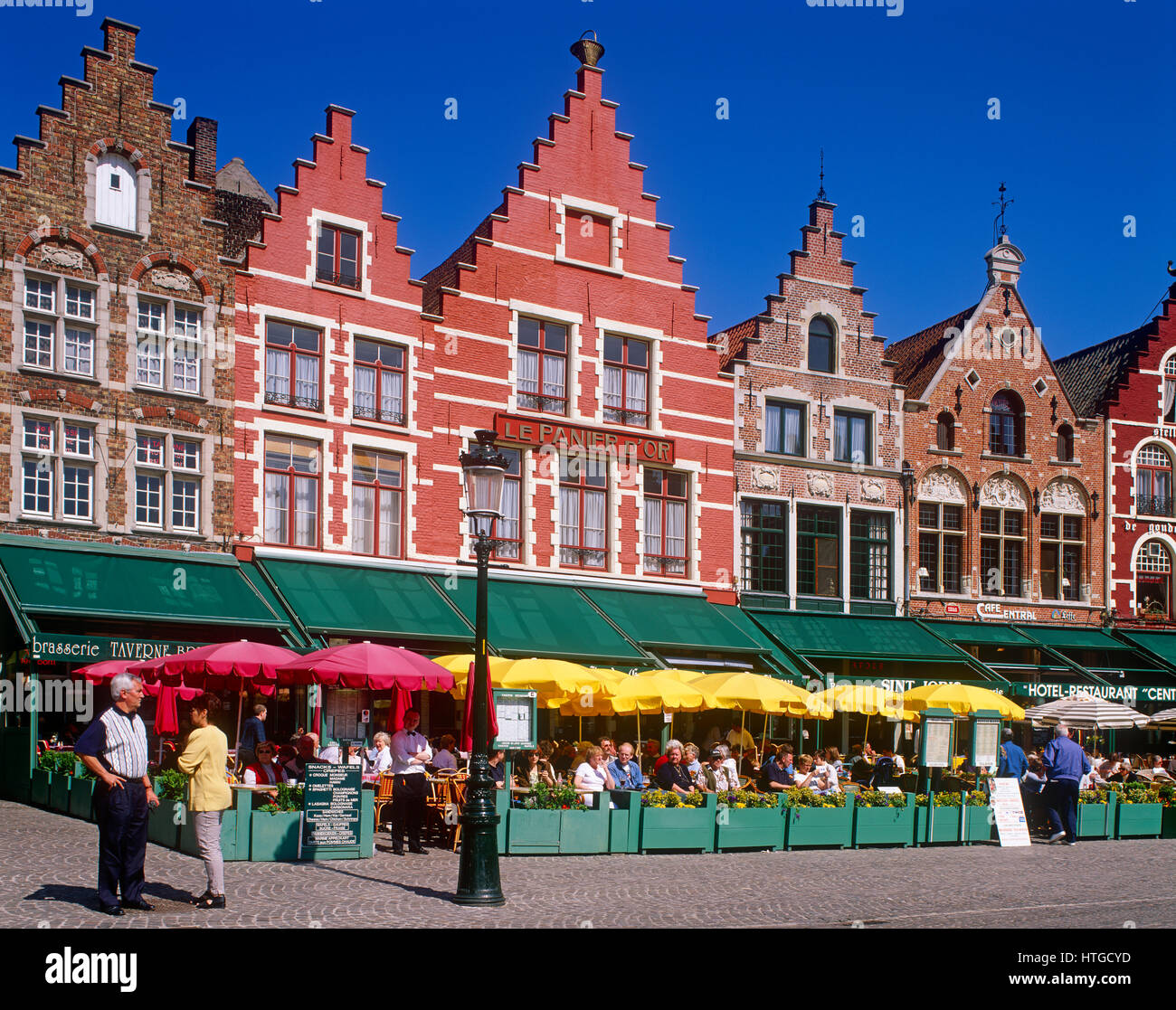 Pavement cafes and retaurants in Grand Olace, Bruges, Belgium Stock ...