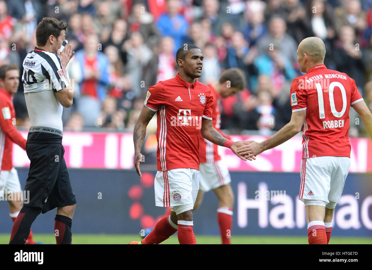 Munich, Germany. 11th Mar, 2017. Munich's Douglas Costa (C) celebrates ...
