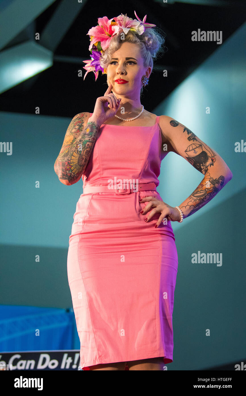 National australian pinup pageant hi-res stock photography and images ...