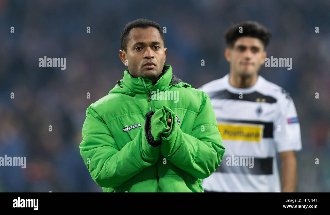 Gelsenkirchen, Germany. 09th Mar, 2017. Moenchengladbach's Raffael ...