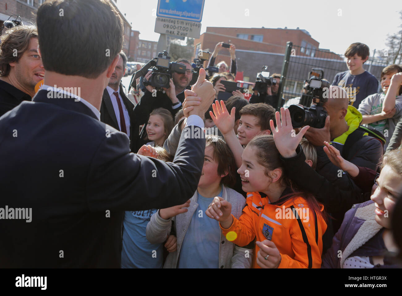 The Hague, Netherlands. 15th March 2017. Mark Rutte shakes gives thumbs ...