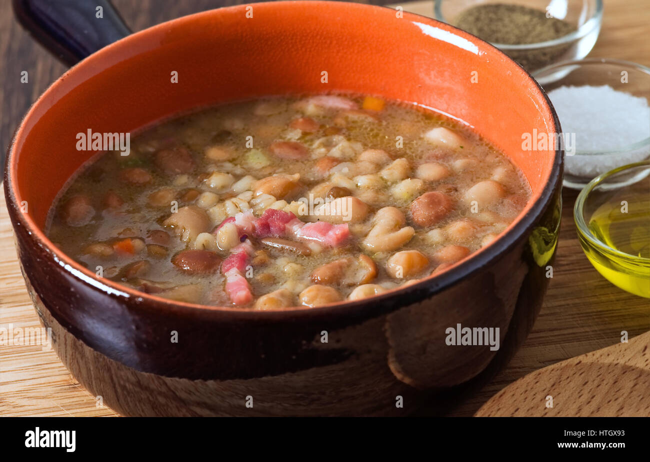 Borlotti bean and spelt soup Stock Photo - Alamy