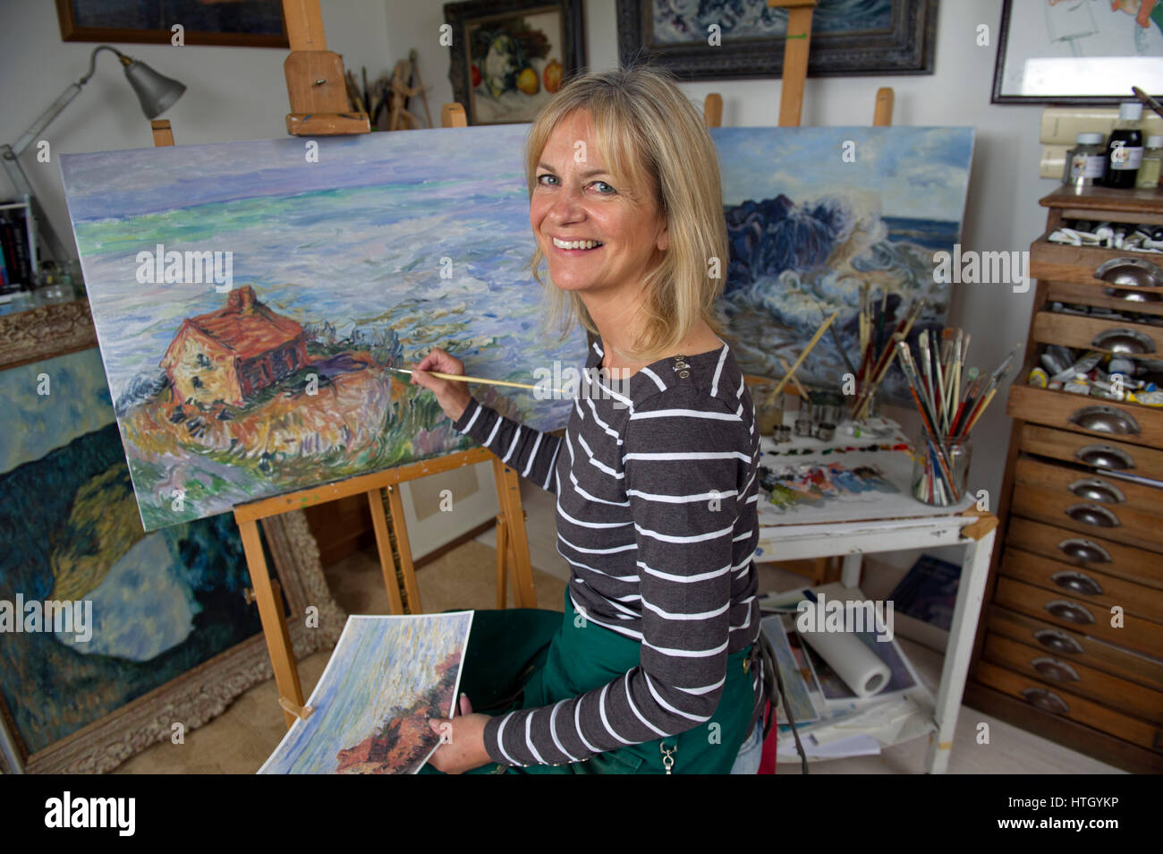 Susie Ray, copyist/painter in her studio in Cornwall Stock Photo - Alamy