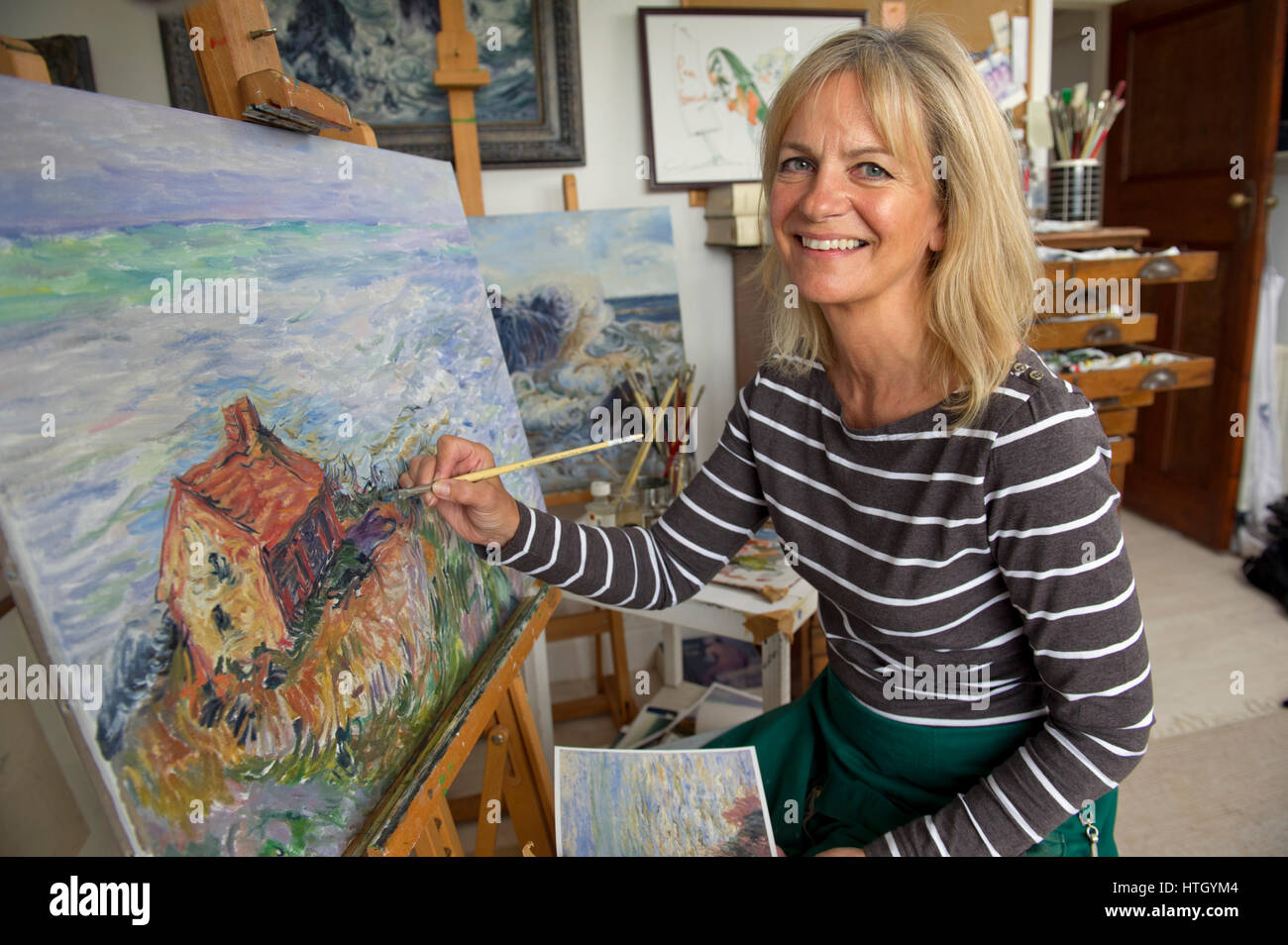 Susie Ray, copyist/painter in her studio in Cornwall Stock Photo - Alamy