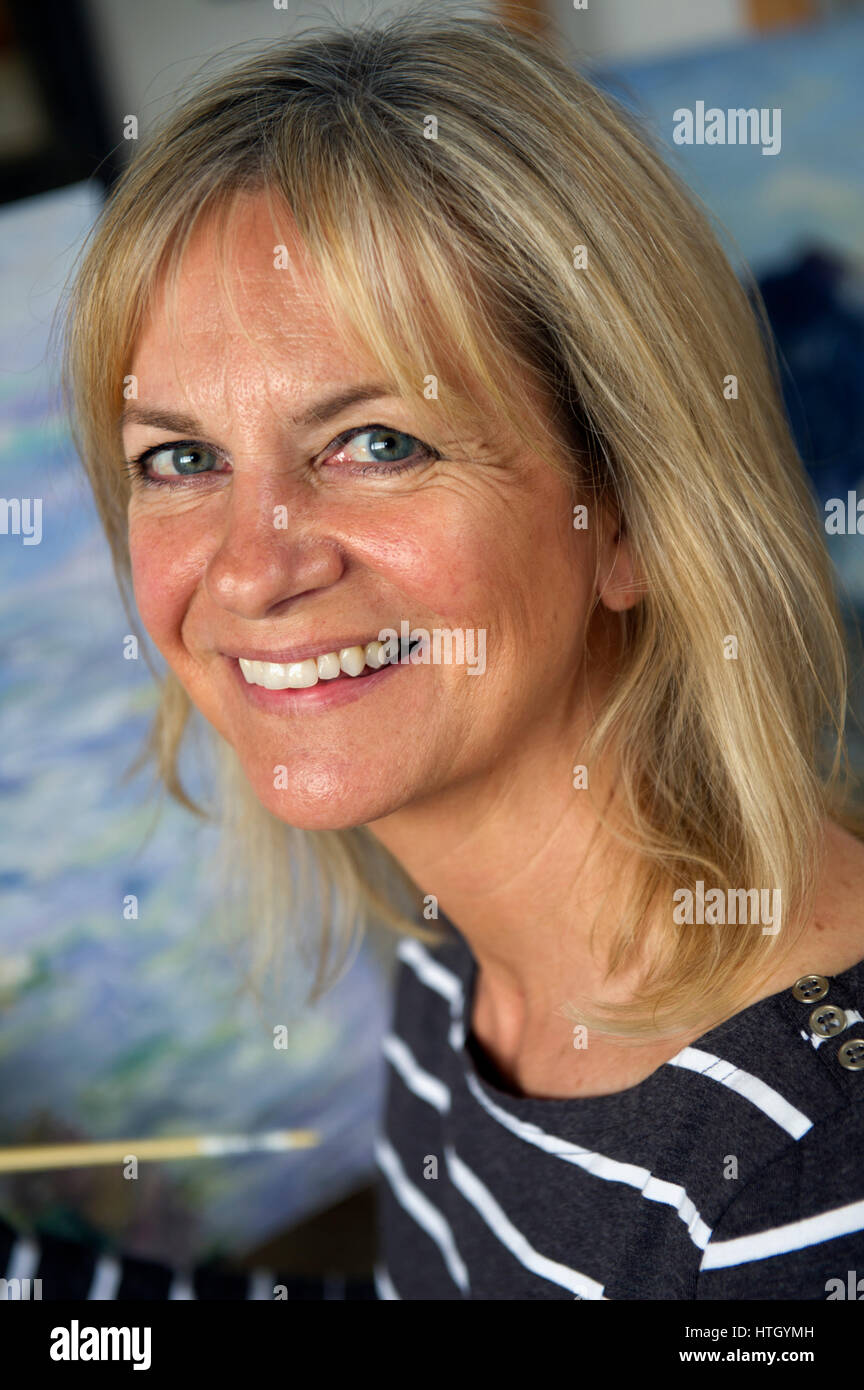 Susie Ray, copyist/painter in her studio in Cornwall Stock Photo - Alamy