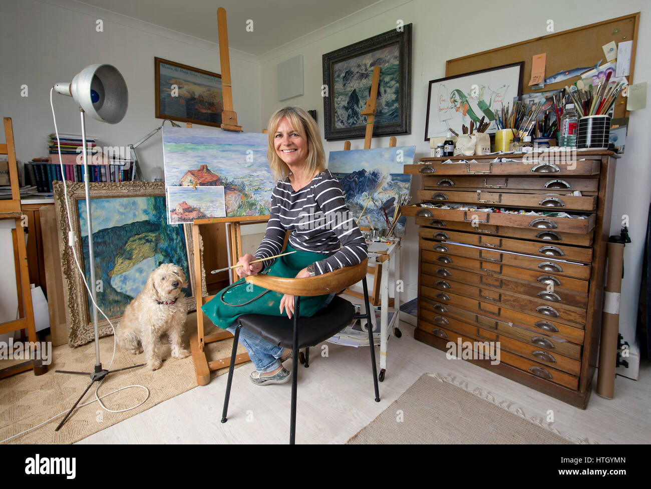 Susie Ray, copyist/painter in her studio in Cornwall Stock Photo - Alamy