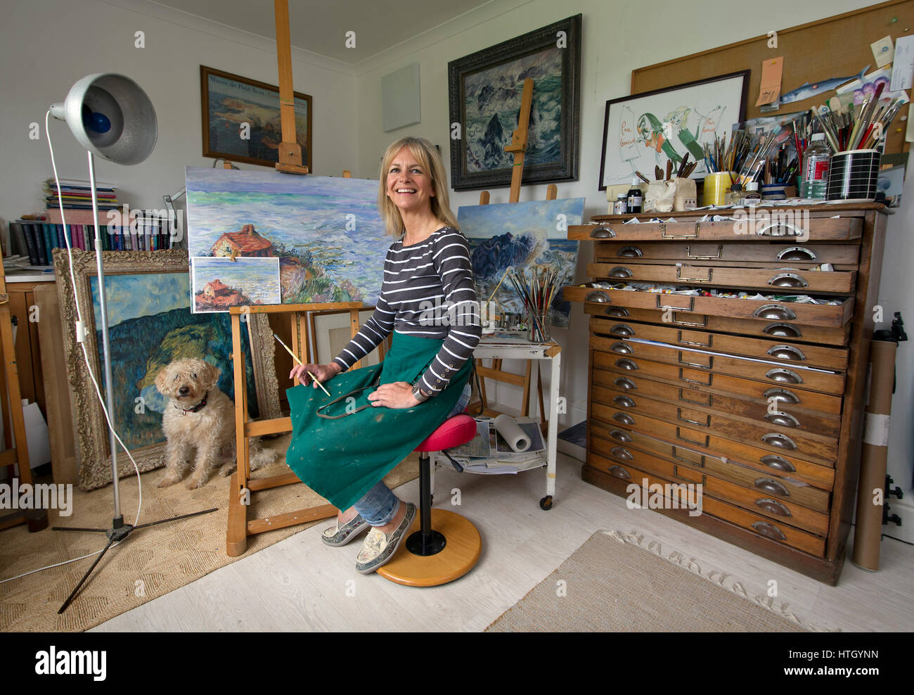 Susie Ray, copyist/painter in her studio in Cornwall Stock Photo - Alamy