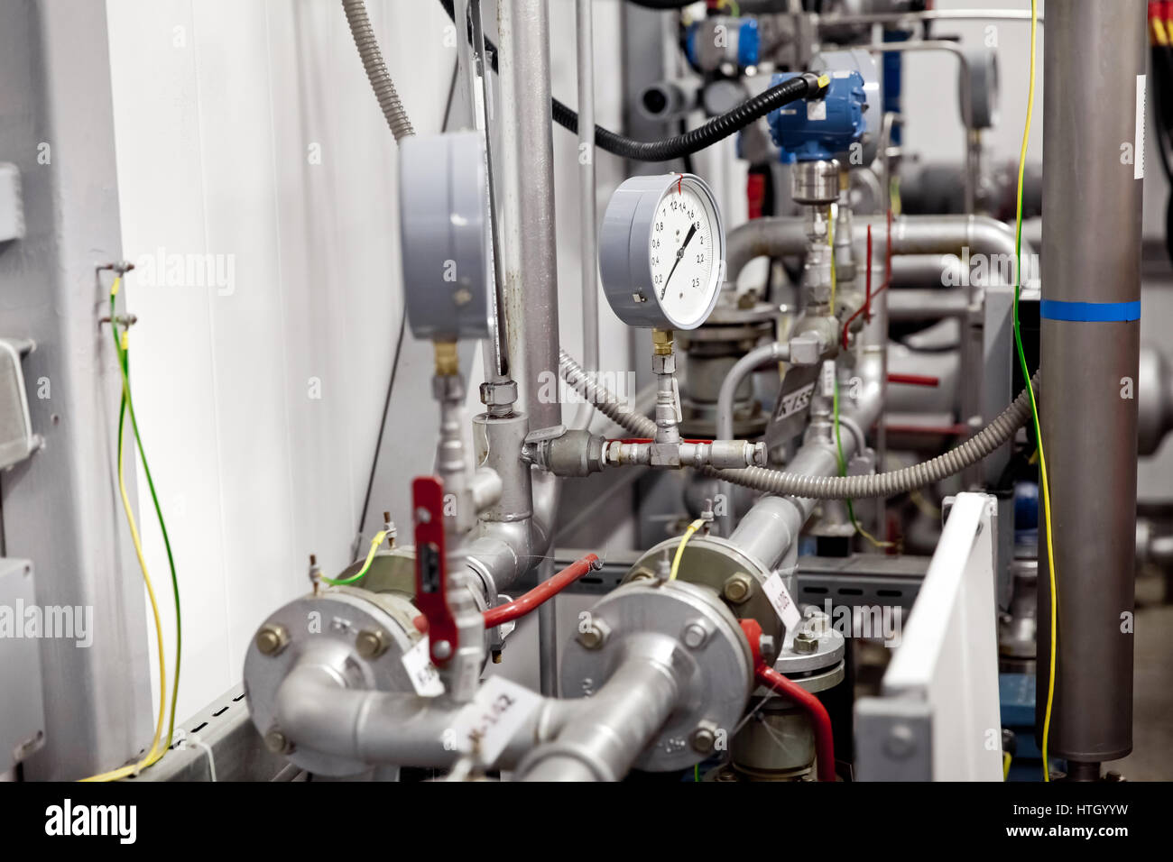 Metallic pipelines hi-res stock photography and images - Alamy