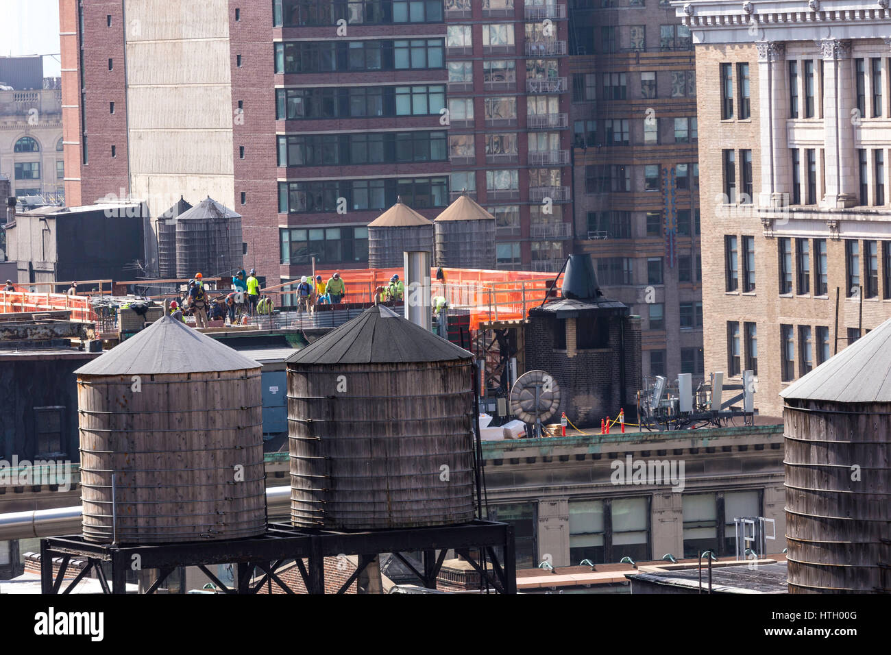 Construction workers working sunny hi-res stock photography and images ...