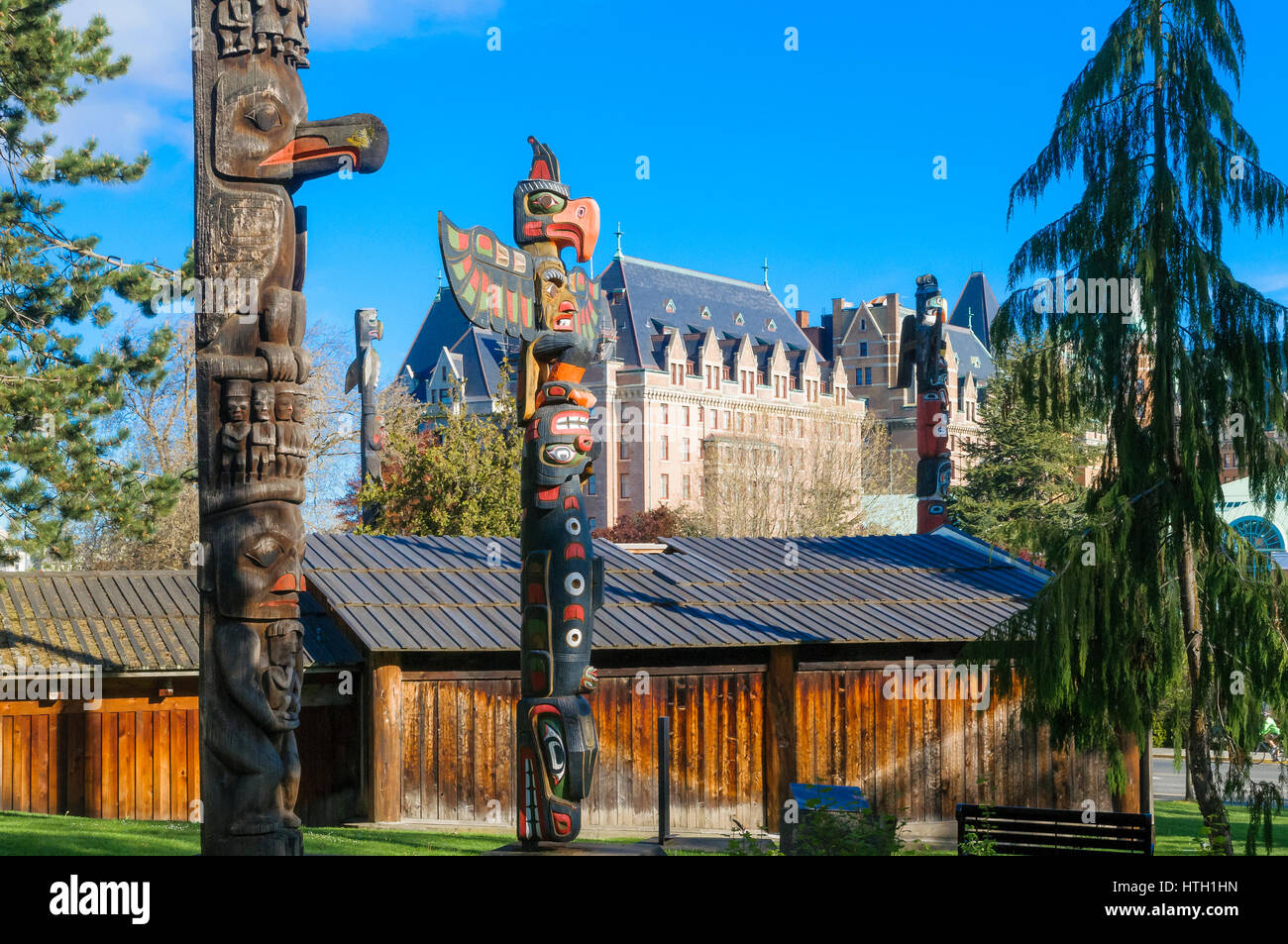 Totem poles, Thunderbird Park, Royal British Columbia Museum, Victoria ...