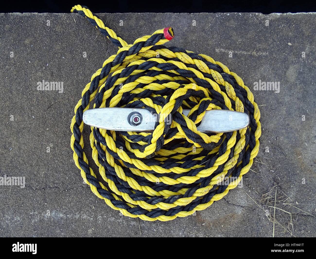 Yellow black bollard hi-res stock photography and images - Alamy
