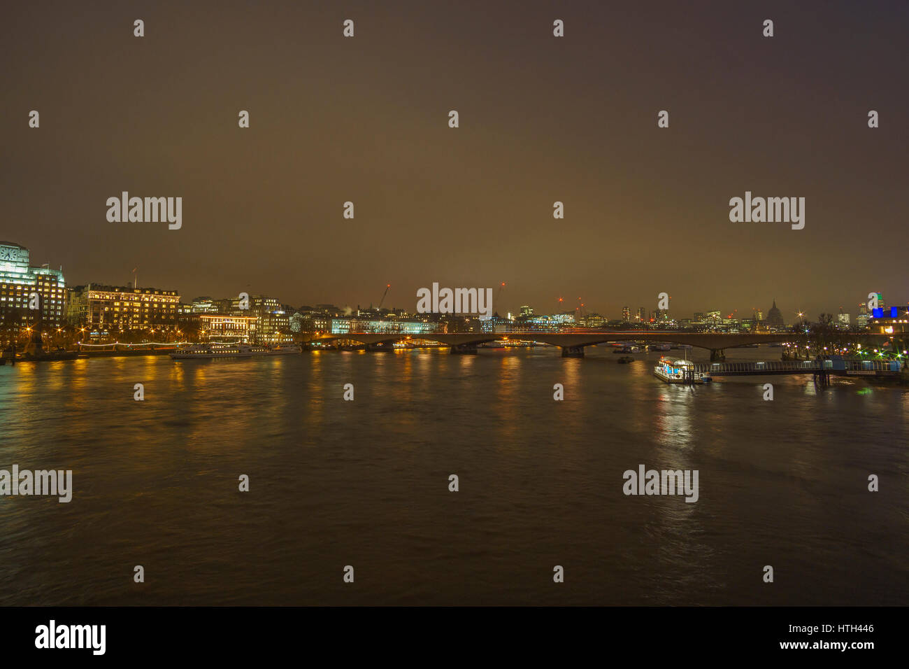 Thames river at night, view from the famous Tower bridge in London ...