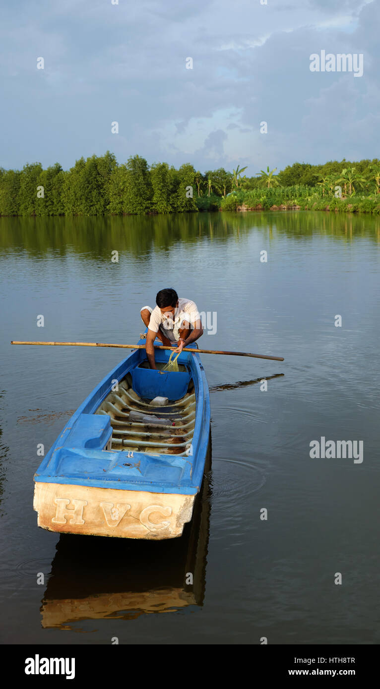 Vietnam man boat forest mangrove hi-res stock photography and images ...