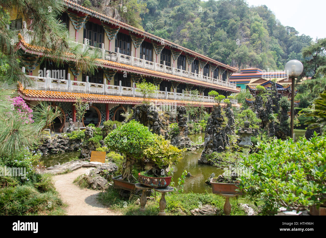 Sam Poh Tong; Ipoh - Sam Poh Tong is a famous cave temple located in ...