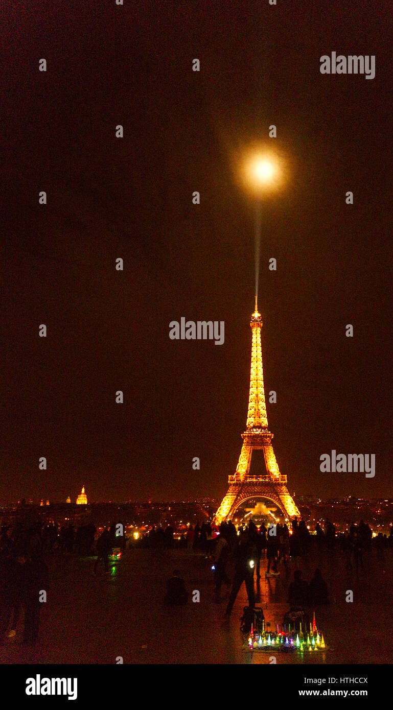 Eiffel tower day night hi-res stock photography and images - Alamy