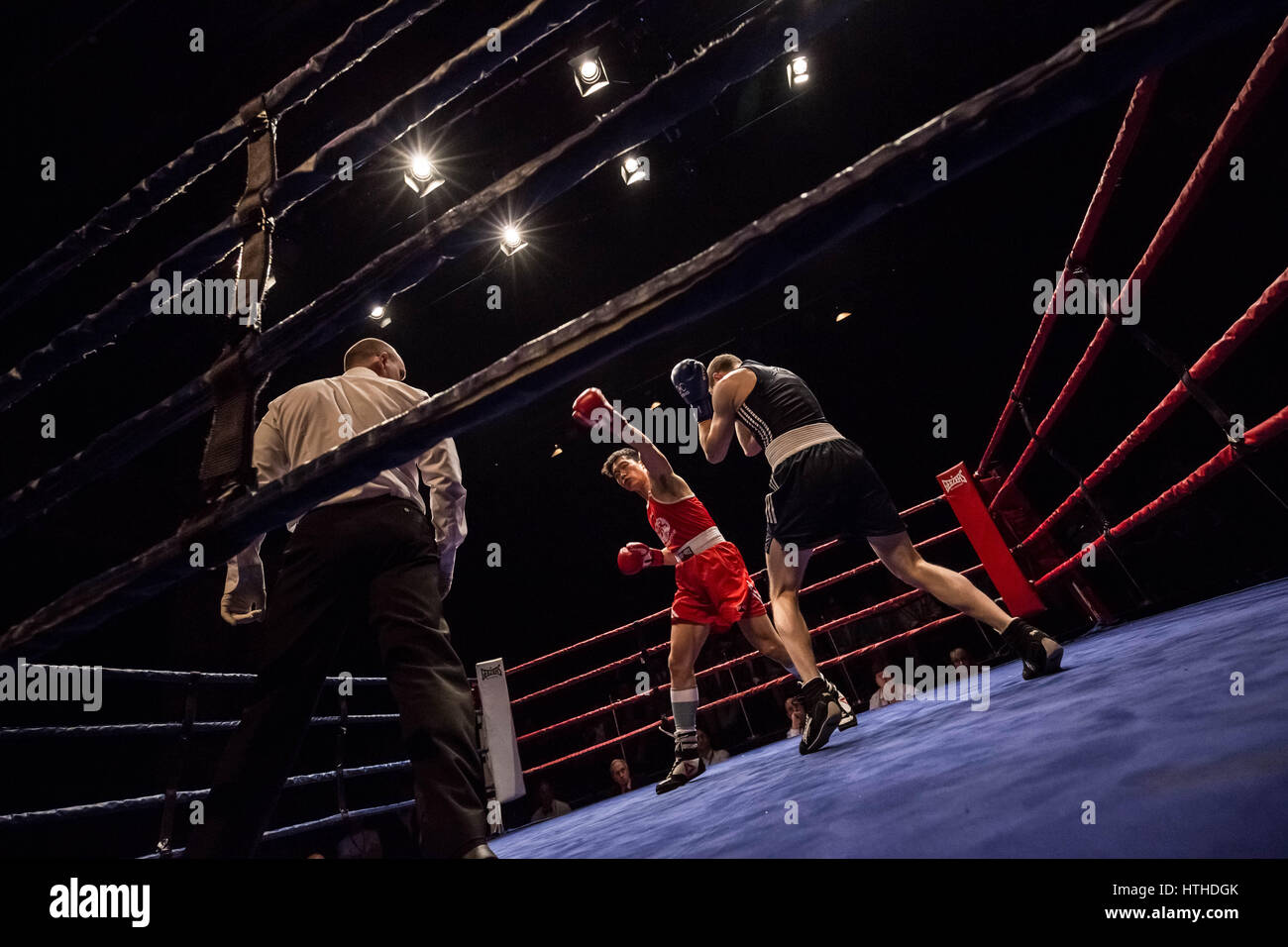 Boxing club ring traditional hi-res stock photography and images - Alamy