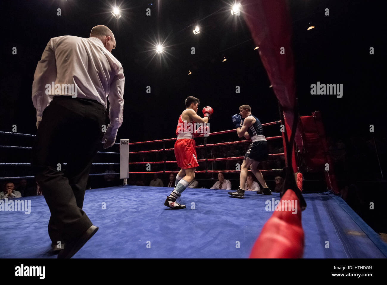 Boxing club ring traditional hi-res stock photography and images - Alamy