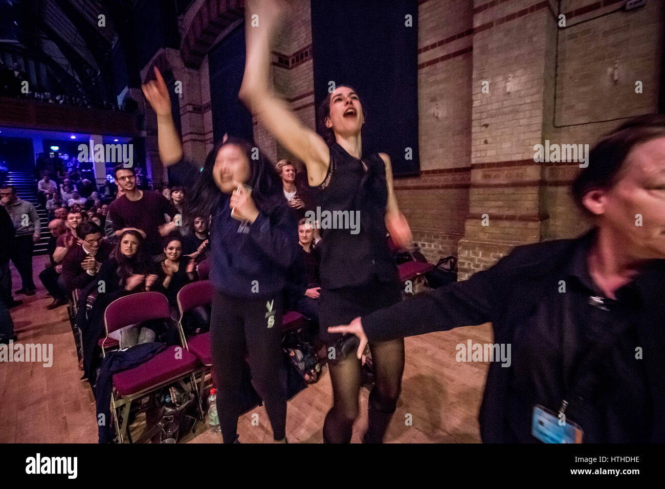 Boxing match cheering hi-res stock photography and images - Alamy