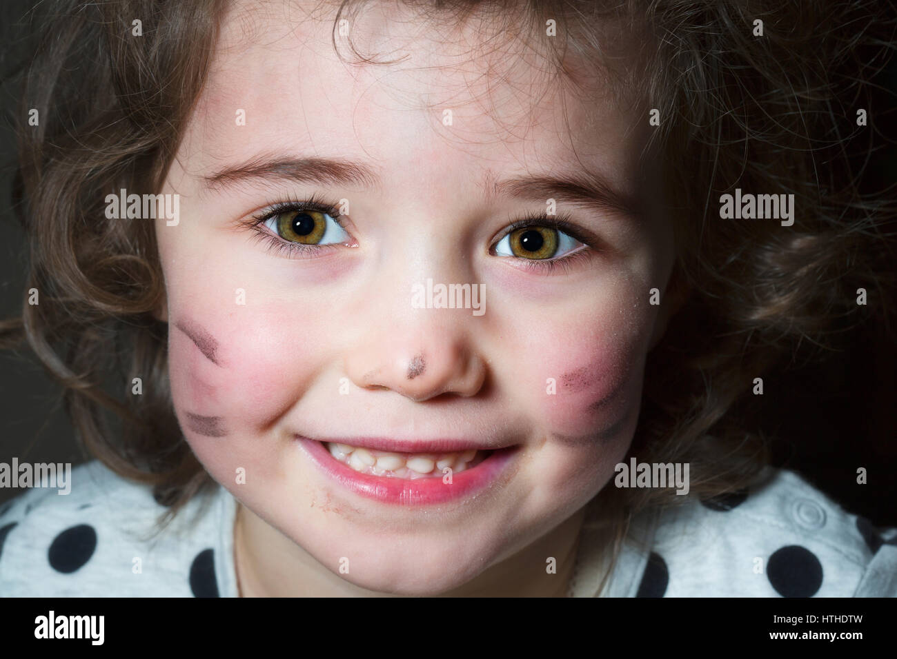 Smiling girls females children hi-res stock photography and images - Alamy
