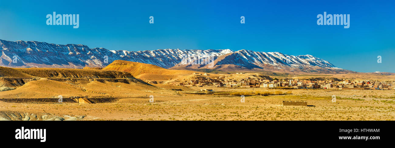 Panorama of the Atlas Mountains at Midelt - Morocco Stock Photo - Alamy