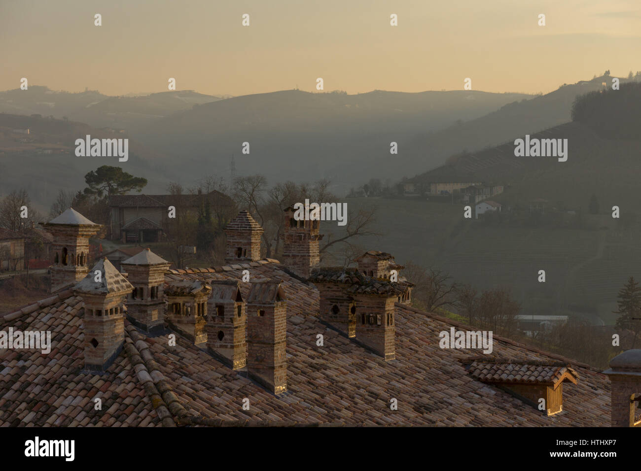 Castello di neive hi-res stock photography and images - Alamy